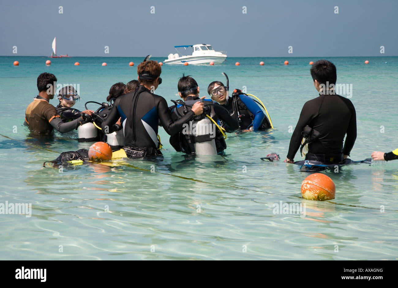 Scuba diving class Boracay Stock Photo - Alamy