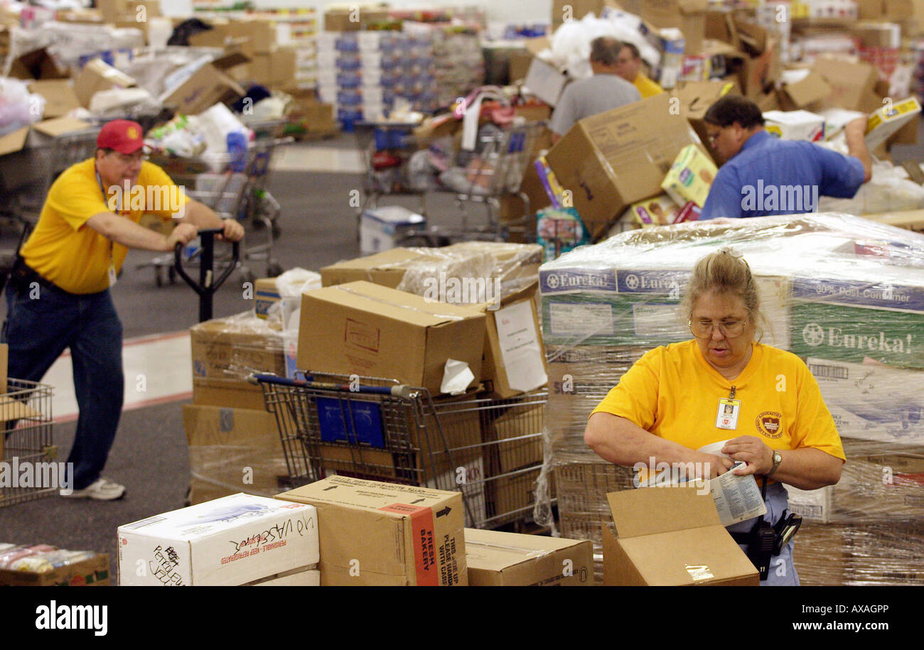 Distribution of humanitarian aid after the Hurricane Katrina, Lafayette ...