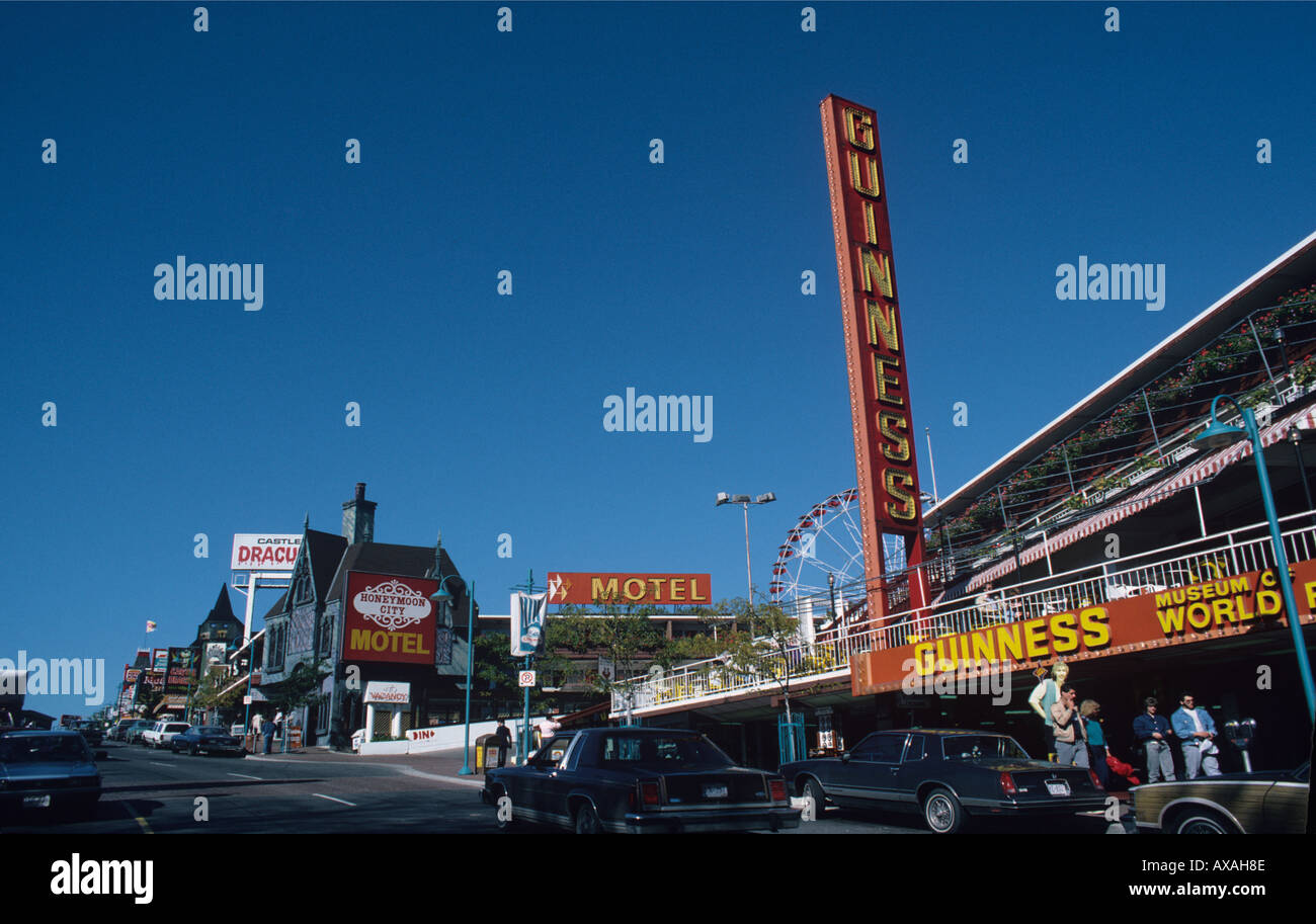 Main street of Niagara Falls Ontario with motels and tourist ...
