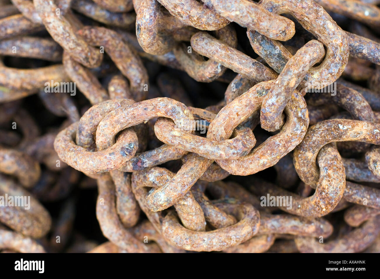 Rusty chain link in a pile Stock Photo - Alamy