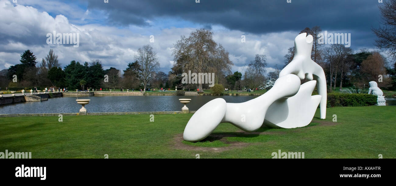 Large Reclining Figure, 1984 Henry Moor at Kew Gardens London England UK Stock Photo - Alamy