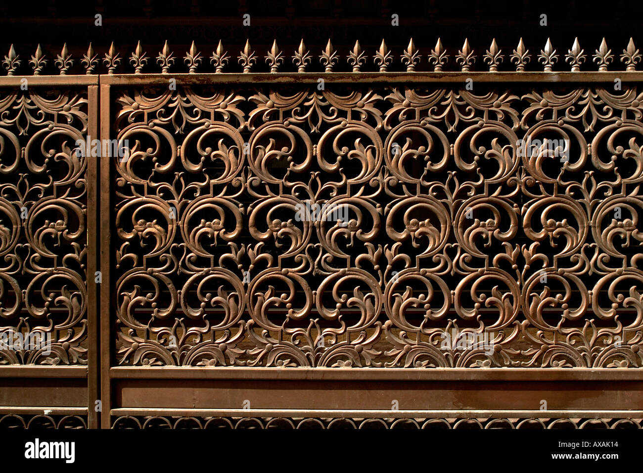 Cast iron grate hi-res stock photography and images - Alamy