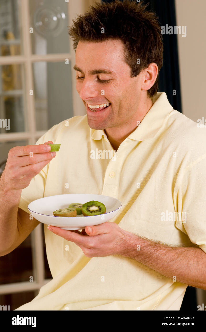 Man eating kiwi fruit hi-res stock photography and images - Alamy
