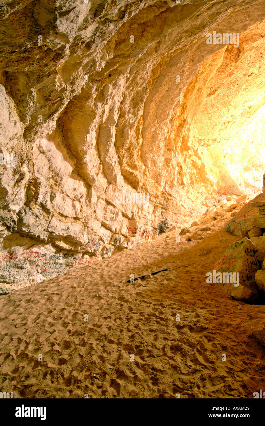 Interior of the Dahl Misfir (White Cave) in Qatar Stock Photo - Alamy