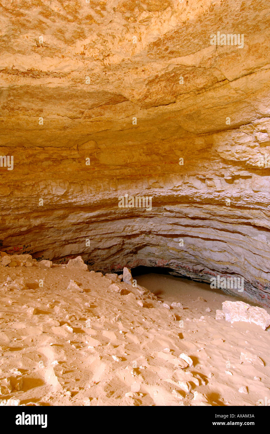 Interior of the Dahl Misfir (White Cave) in Qatar Stock Photo - Alamy