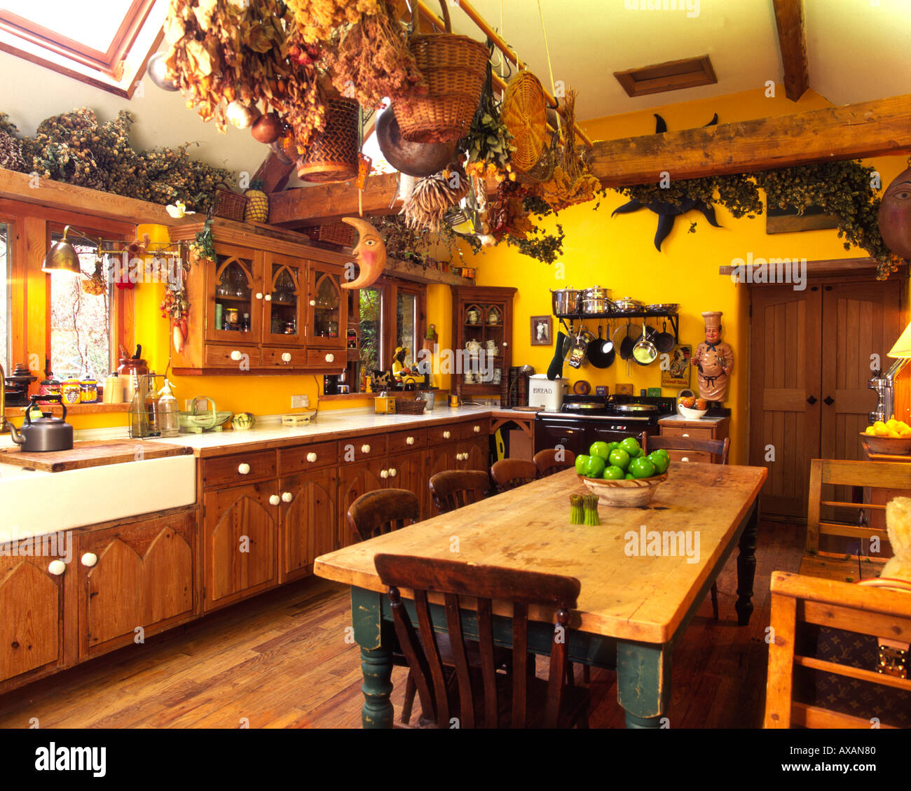 Domestic interior, traditional, kitchen Stock Photo - Alamy
