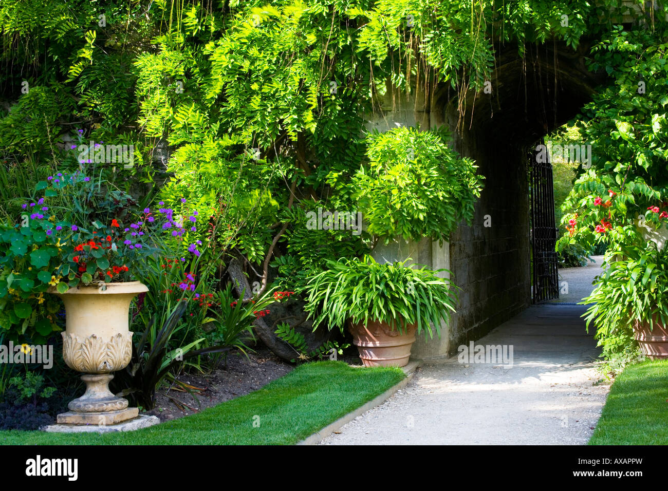 Archway Garden England High Resolution Stock Photography and Images - Alamy