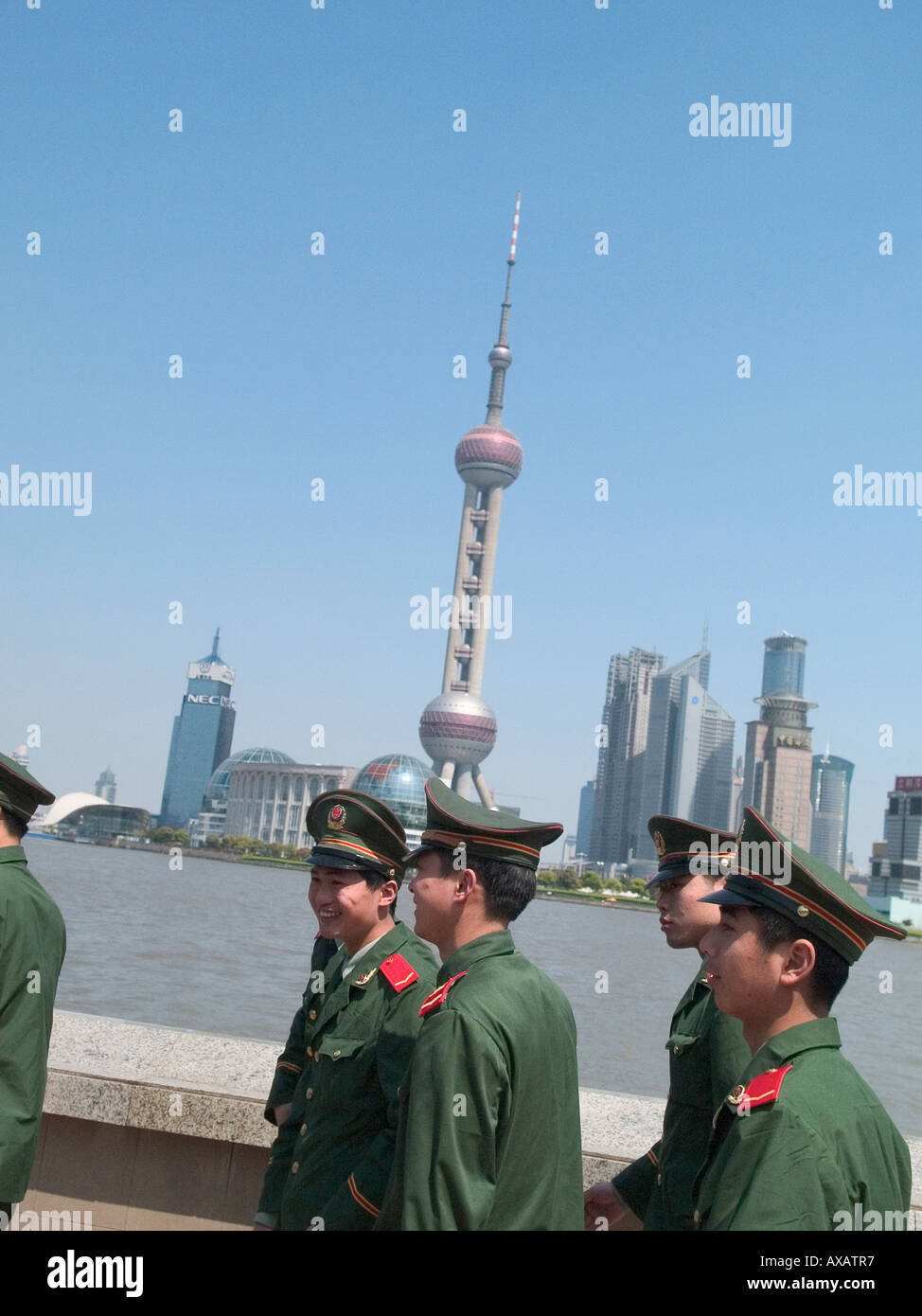 Men in front military hi-res stock photography and images - Alamy