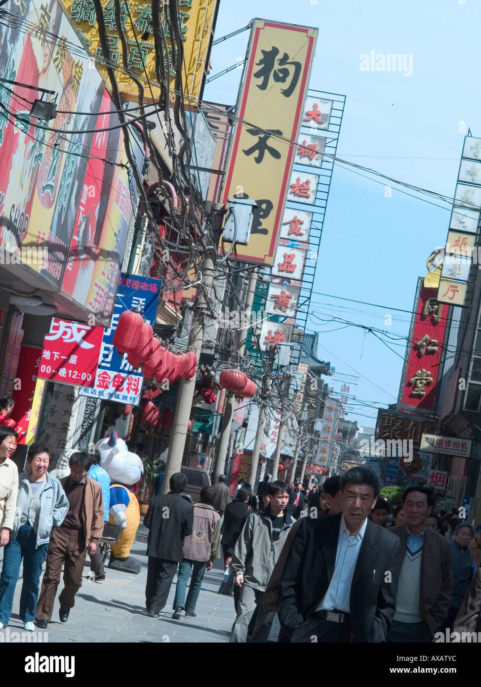 Street life, Shanghai, China Stock Photo - Alamy