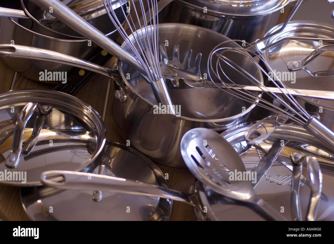 stainless steel pans in a kitchen Stock Photo - Alamy
