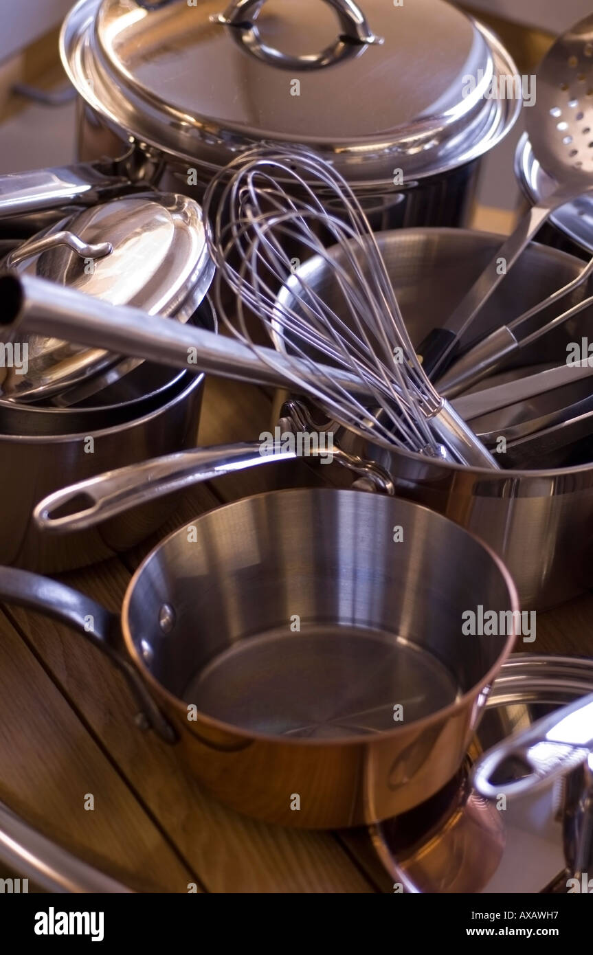 Stainless steel and copper pans hi-res stock photography and images - Alamy
