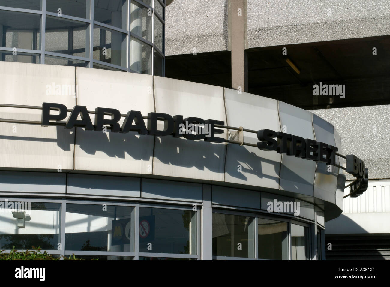 Liverpool street station bus stop hi-res stock photography and images ...