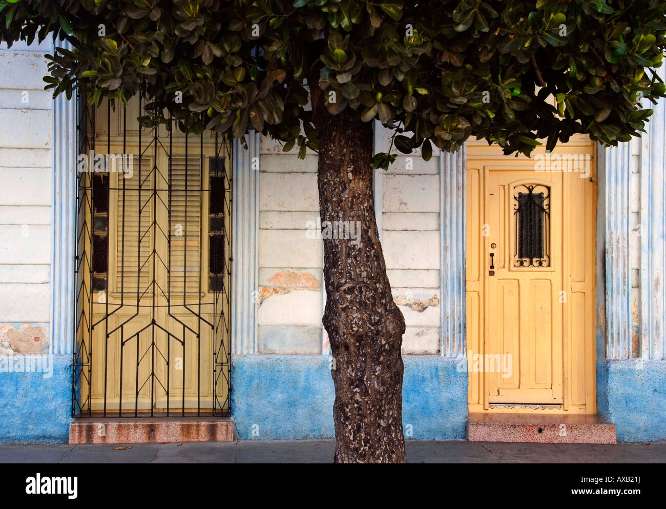 Colourful Cuban doors Stock Photo - Alamy
