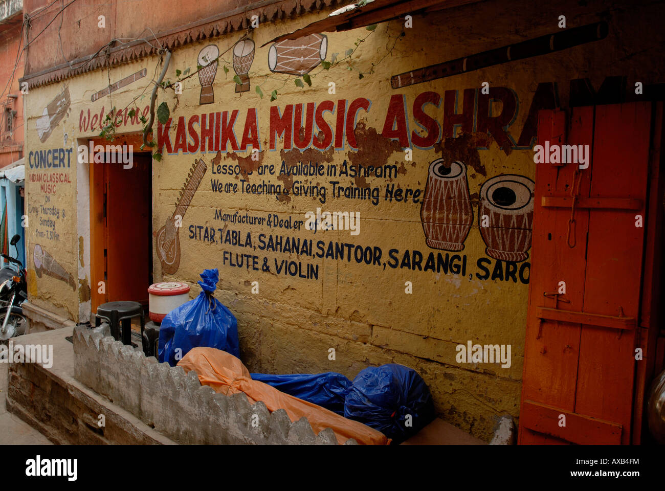 Old music shop india hi-res stock photography and images - Alamy