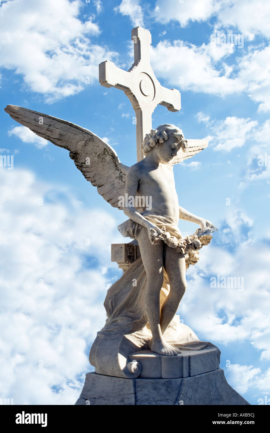 Angel statue hi-res stock photography and images - Alamy