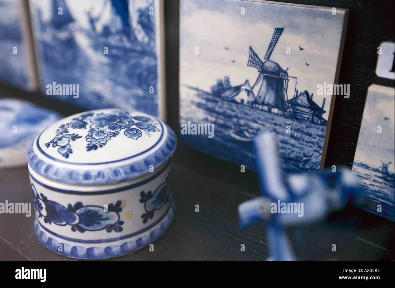 Delftware hi-res stock photography and images - Alamy