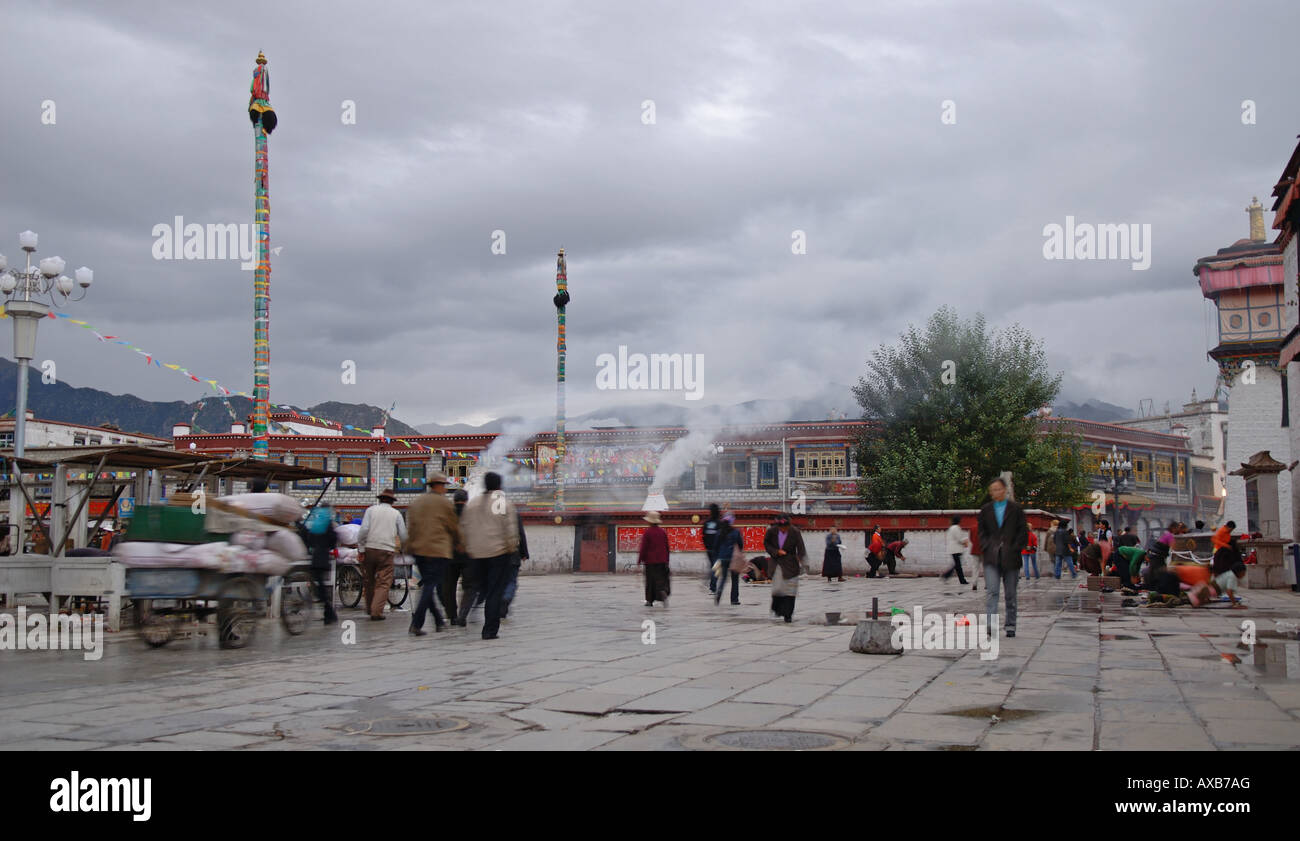 Pilgrim at the Jokhang Temple in Lhasa, Tibet Stock Photo - Alamy