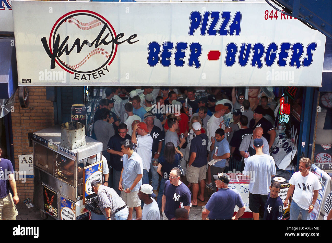 New york stadium crowd hi-res stock photography and images - Alamy