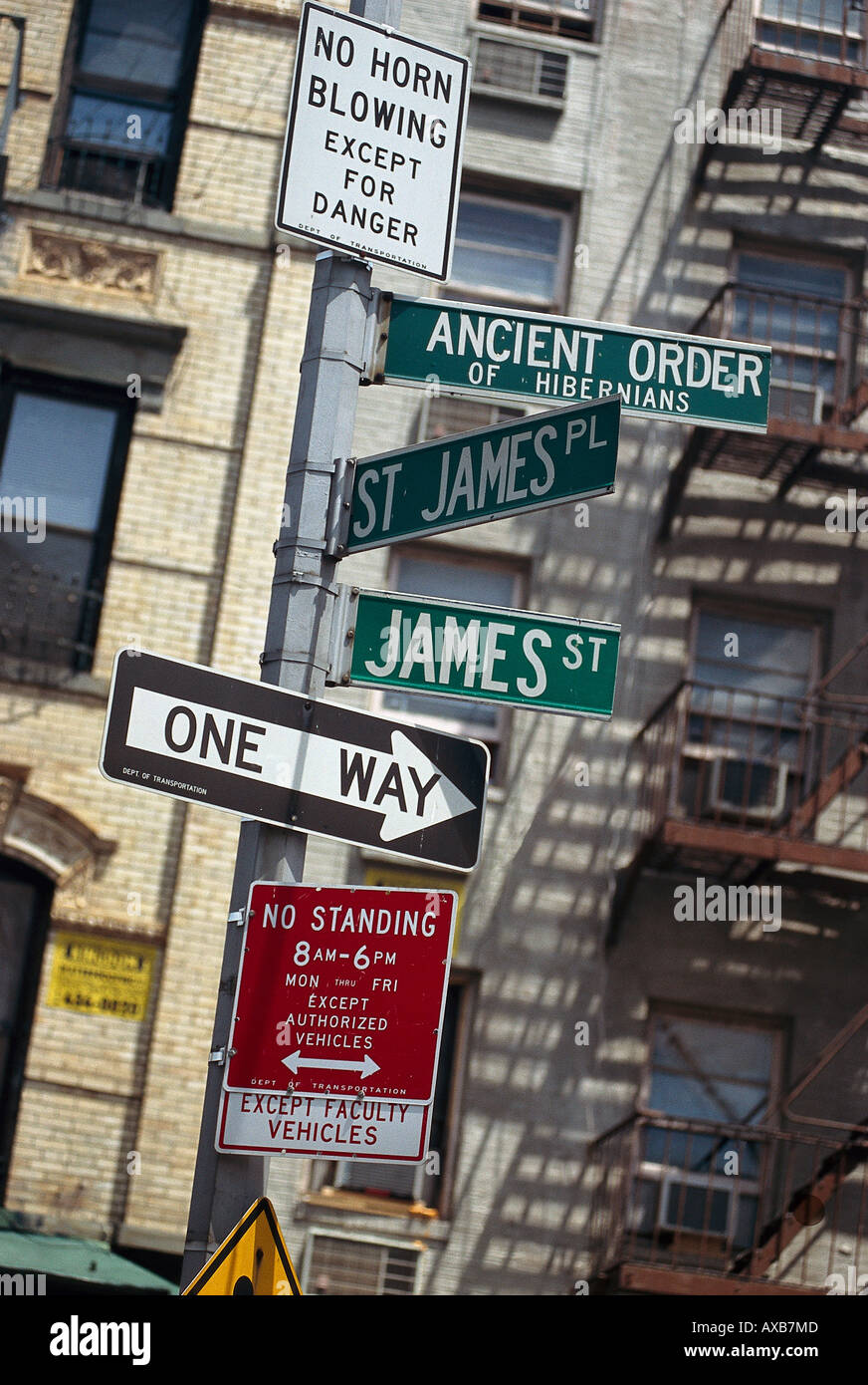 Usa street signs hi-res stock photography and images - Alamy