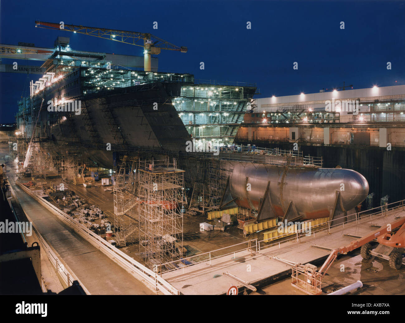 Queen Mary 2, Shipyard in Saint-Nazaire Stock Photo - Alamy