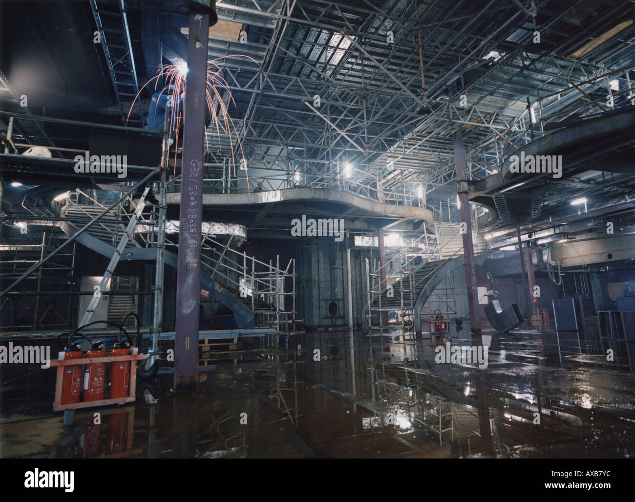 Welding work on the Queen Mary 2, Shipyard in Saint-Nazaire, France ...