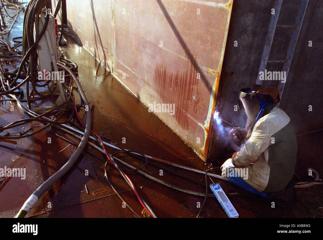 Welding plates hi-res stock photography and images - Alamy