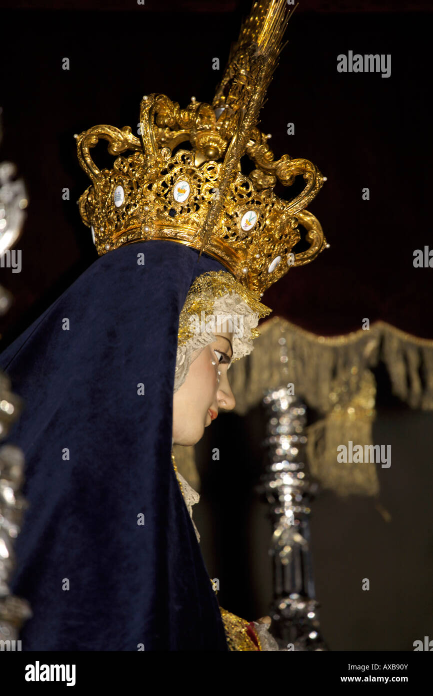 Weeping virgin mary statue hi-res stock photography and images - Alamy