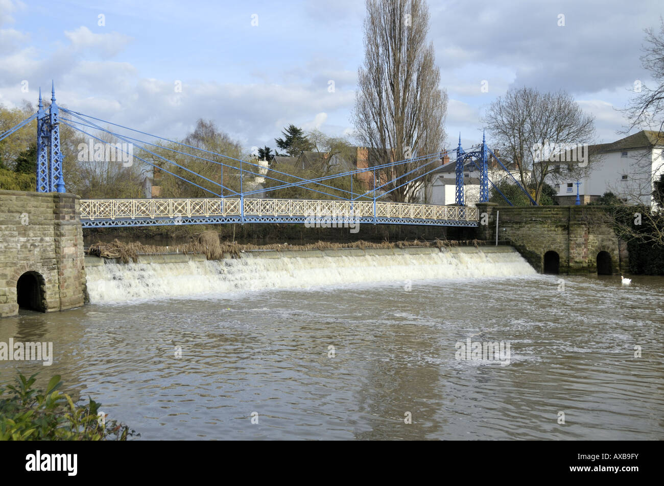 Mill Bridge over weir on the River Leam Stock Photo - Alamy