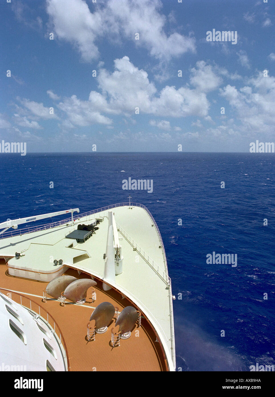 Queen mary ship bow hi-res stock photography and images - Alamy
