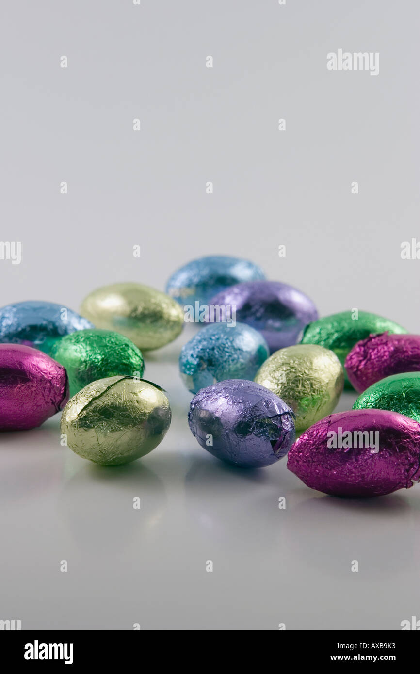 Gold color easter eggs hi-res stock photography and images - Alamy