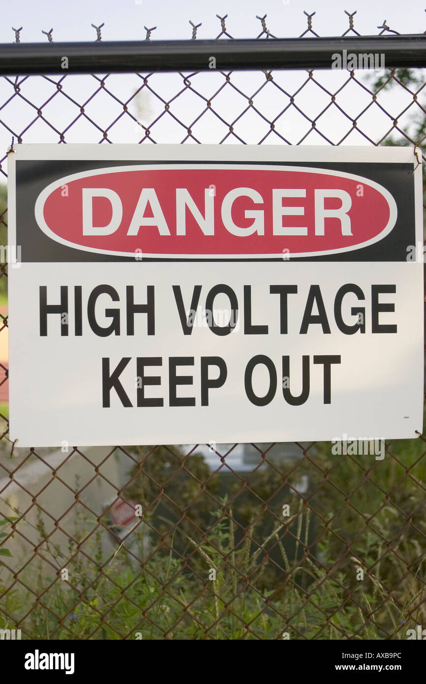 DANGER HIGH VOLTAGE KEEP OUT sign on wire fence Stock Photo - Alamy