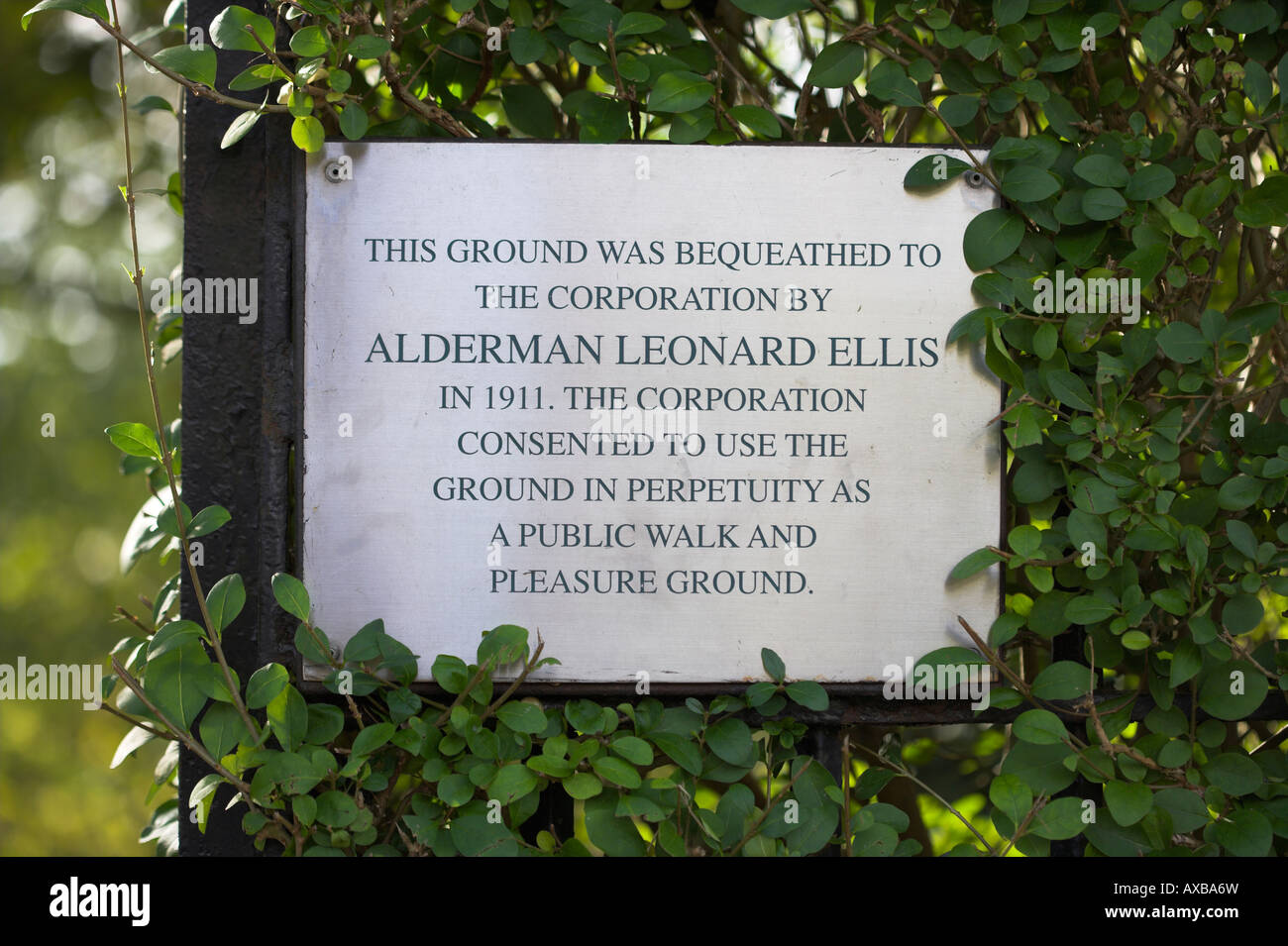 Ground mounted plaque hi-res stock photography and images - Alamy