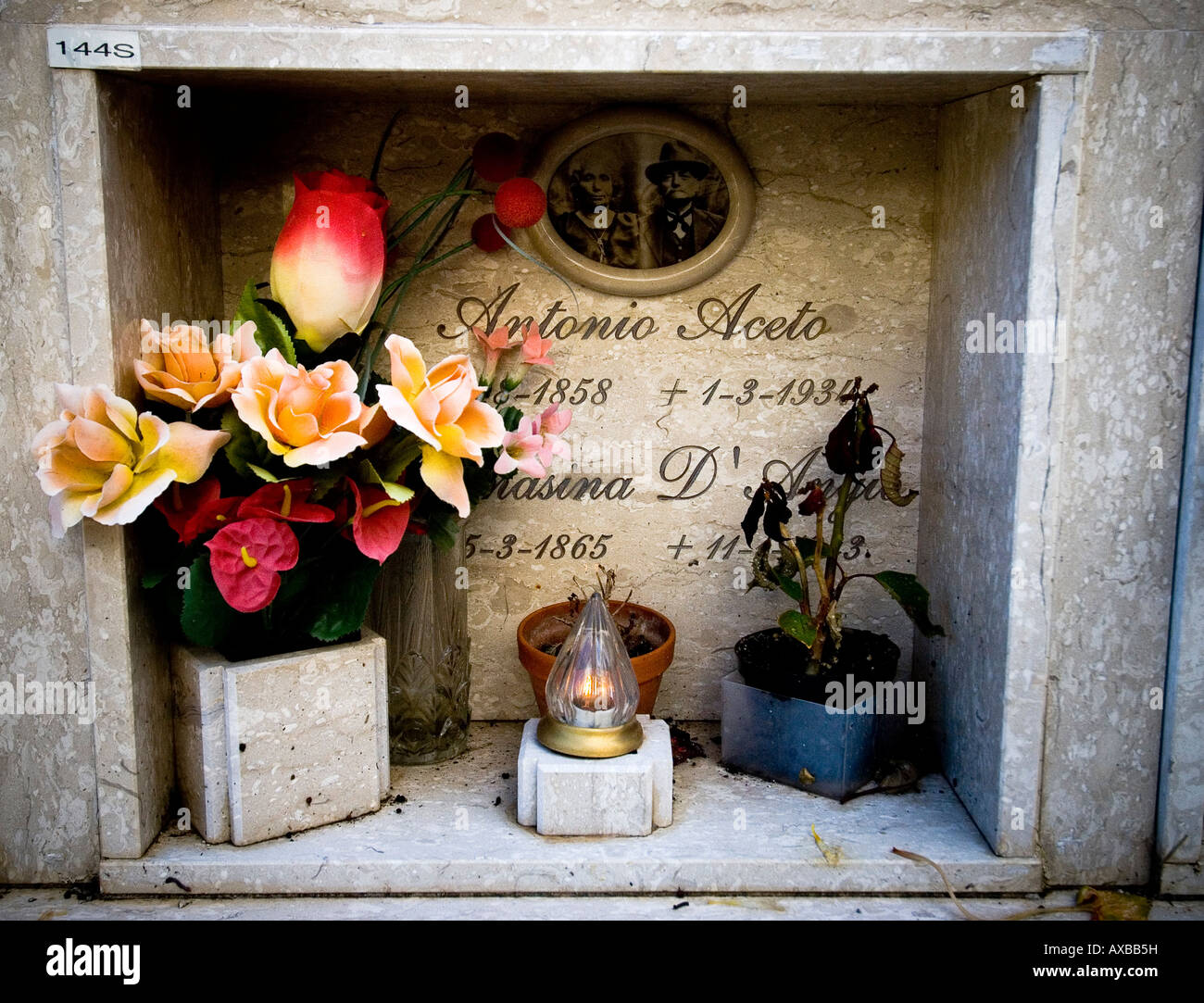 A traditional Italian grave in Formia Italy Stock Photo - Alamy