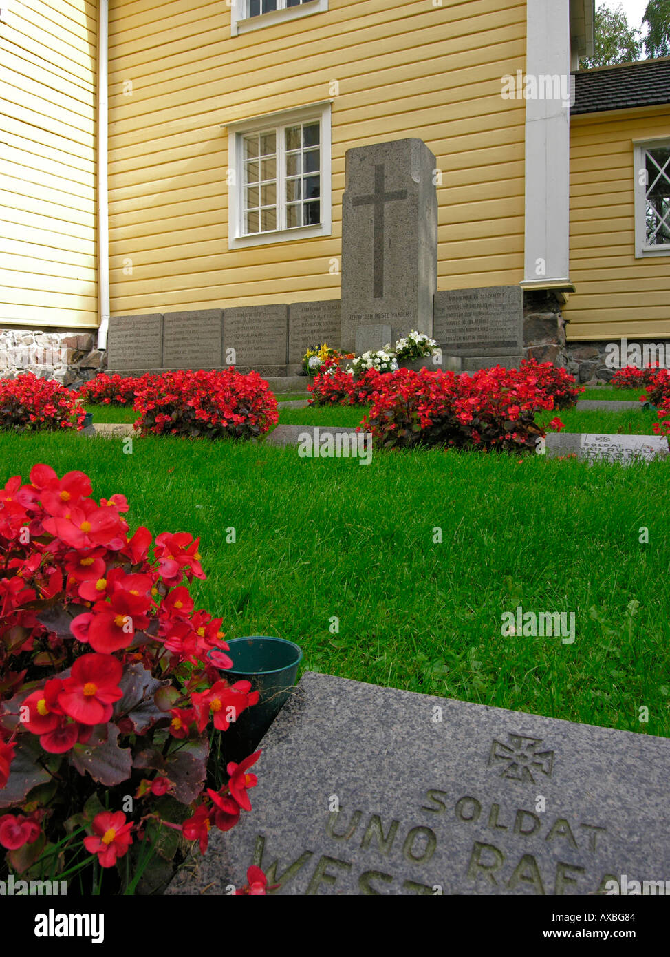graves of soldiers in front of the wooden church of Snappertuna in ...