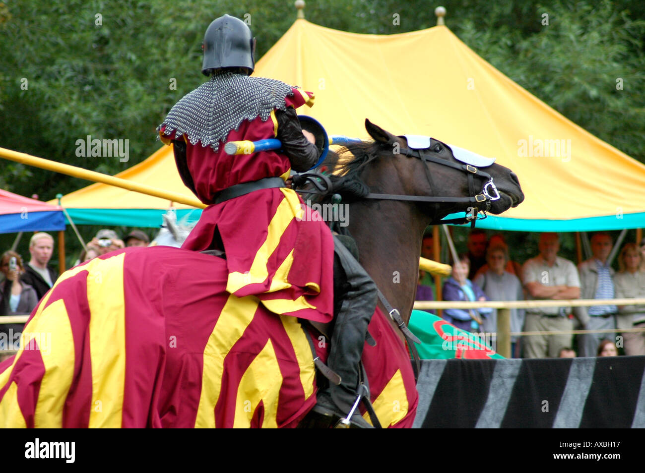 Knight riding in to battle Stock Photo - Alamy