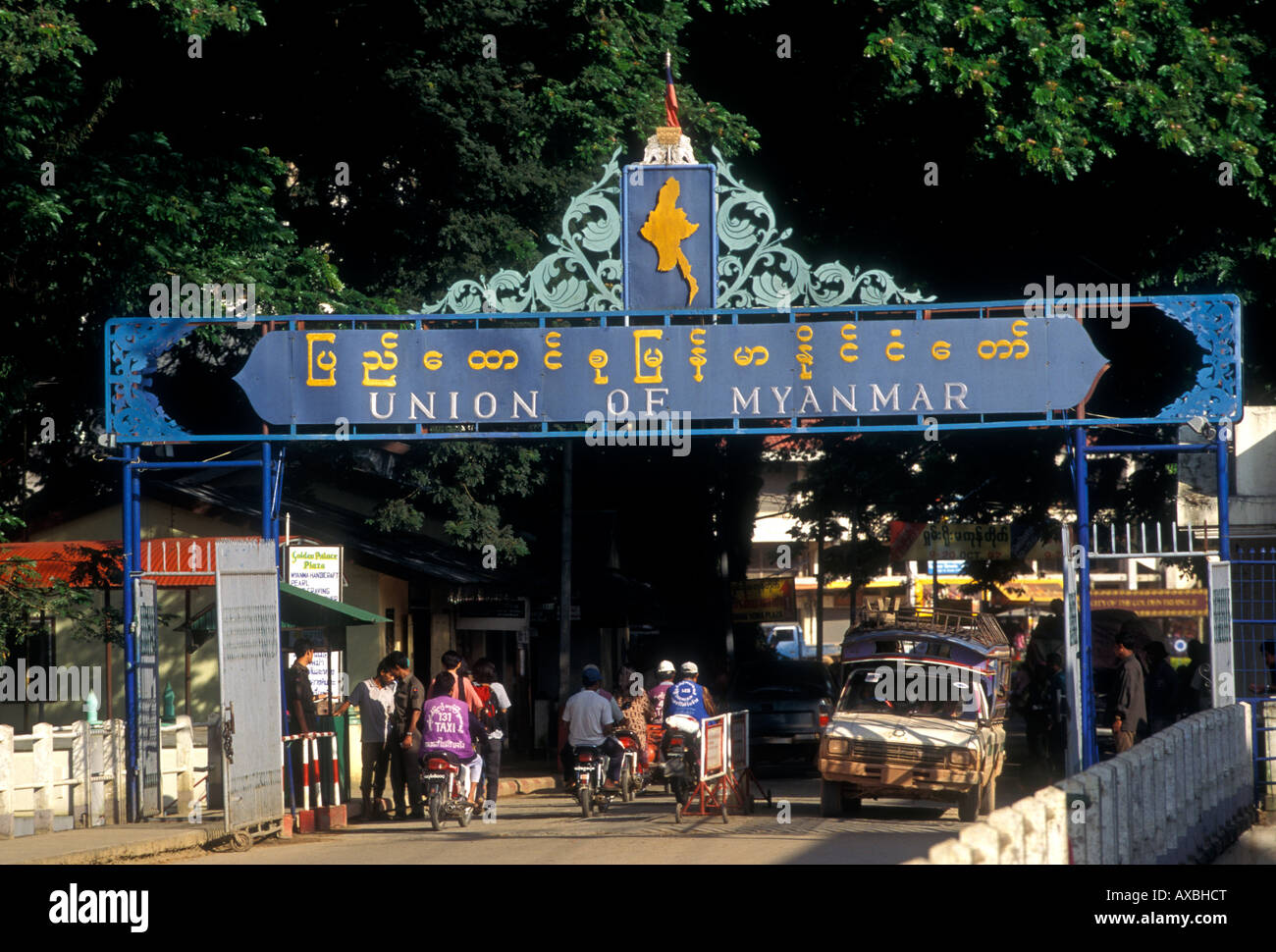 Thai and Burmese people, border crossing, crossing border, Myanmar ...