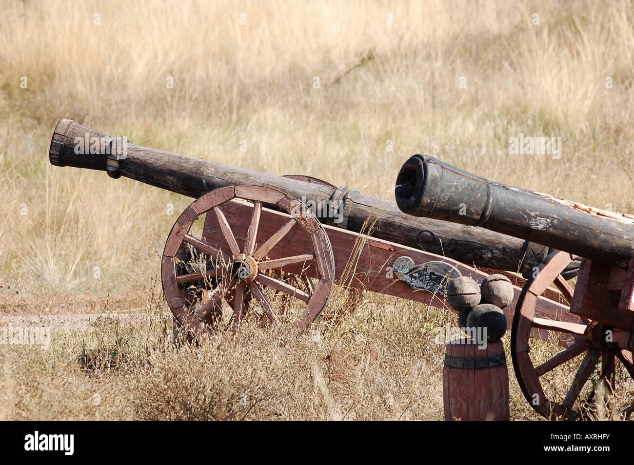 Old fashioned cannons hi-res stock photography and images - Alamy