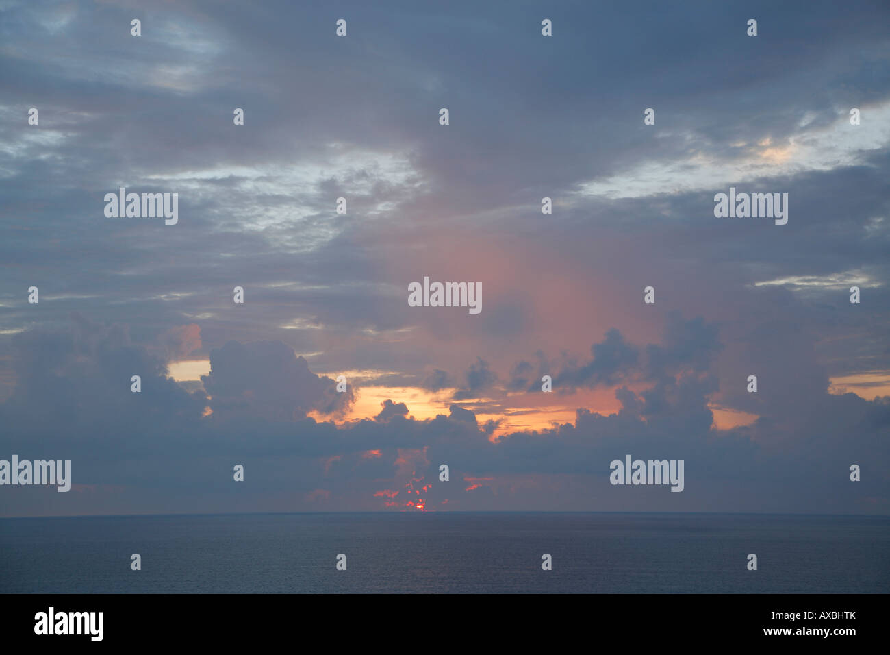 Sun rays bursting through clouds hi-res stock photography and images ...