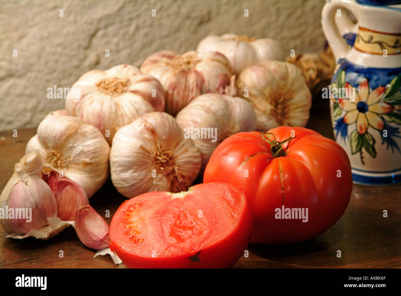 stilllife with garlic braid tomatoes and can for oil Stock Photo - Alamy