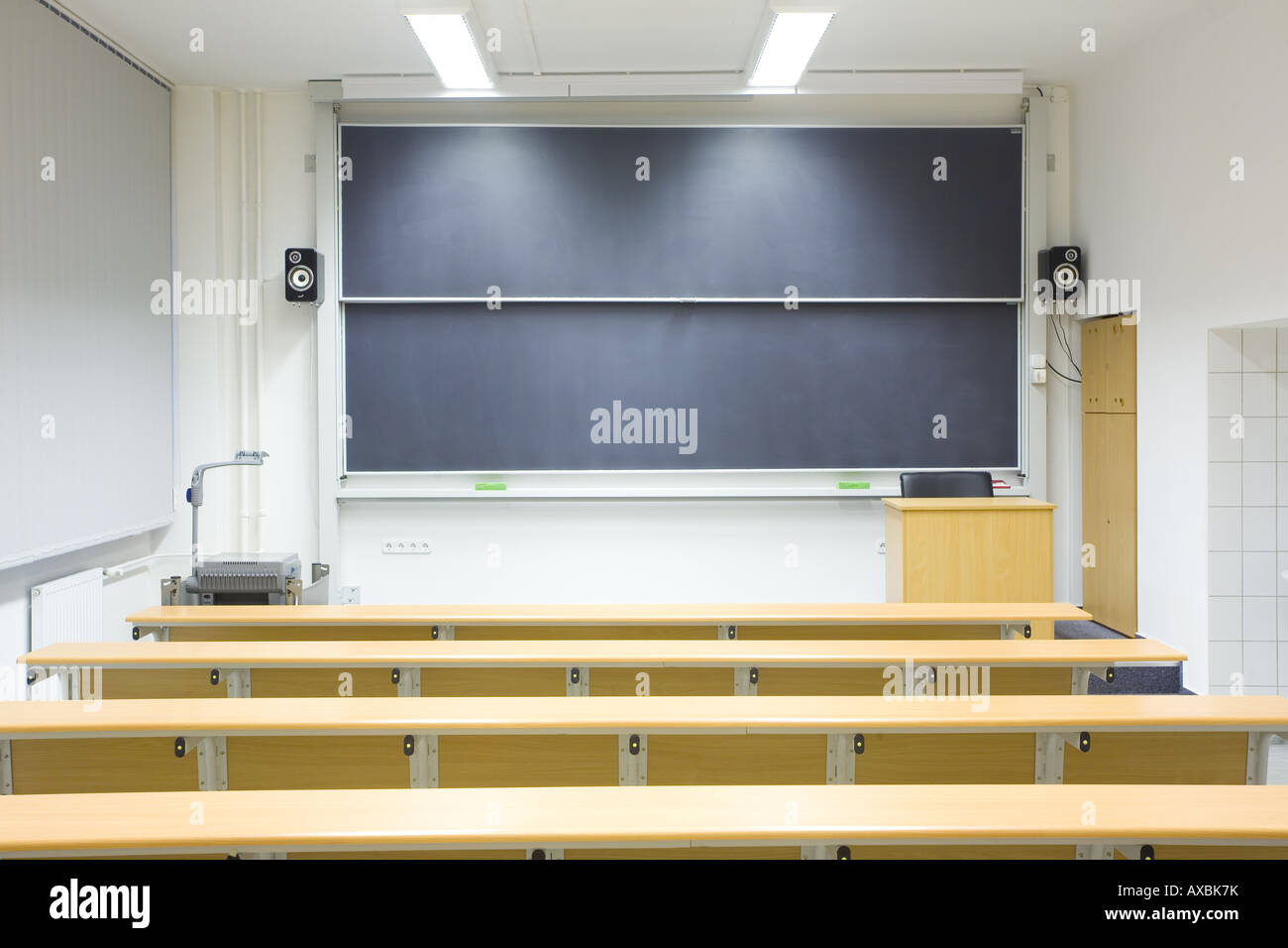 Overhead projector school hi-res stock photography and images - Alamy