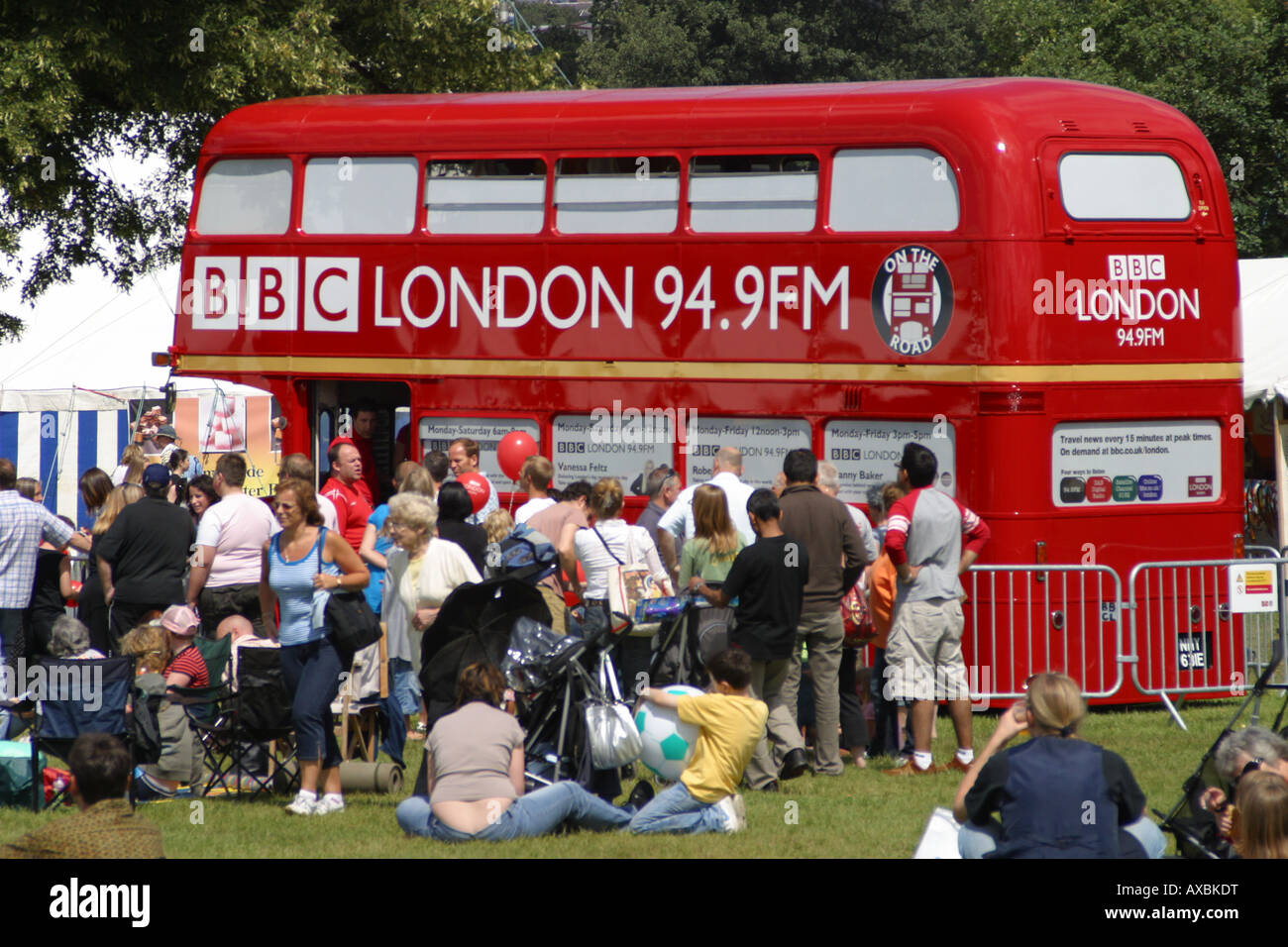 crowded customers routemaster bus crowd queue lambeth country show ...