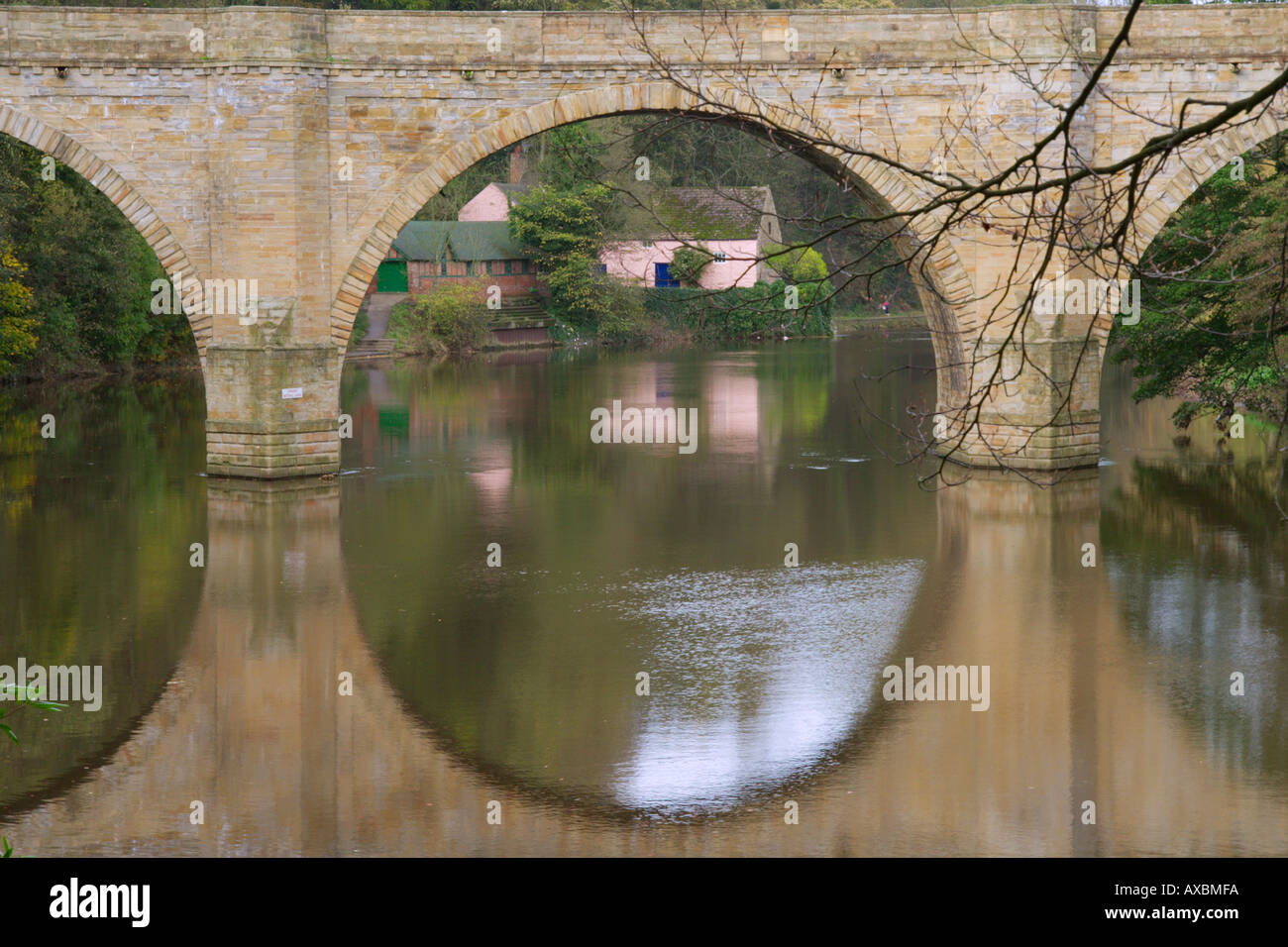 Prebends Bridge Durham reflected in the River Wear Stock Photo - Alamy