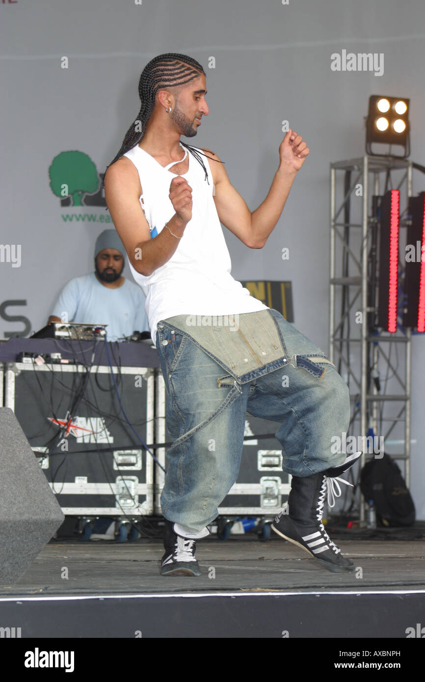 sikh stage singer bhangra colorful colourful asian mela ealing london ...