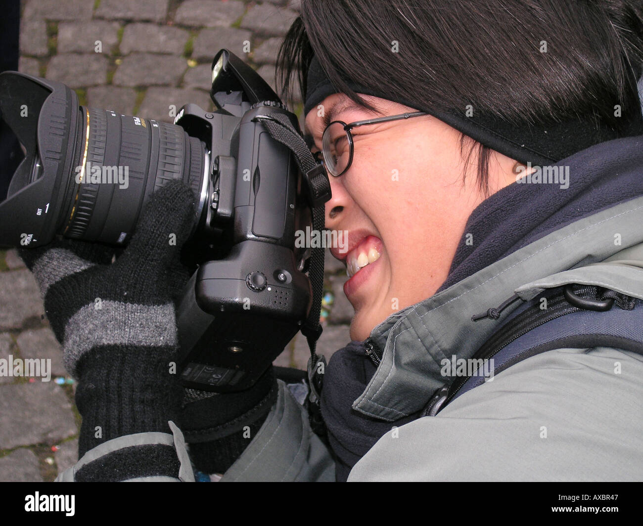 Asian lady photographer taking photographs Stock Photo - Alamy