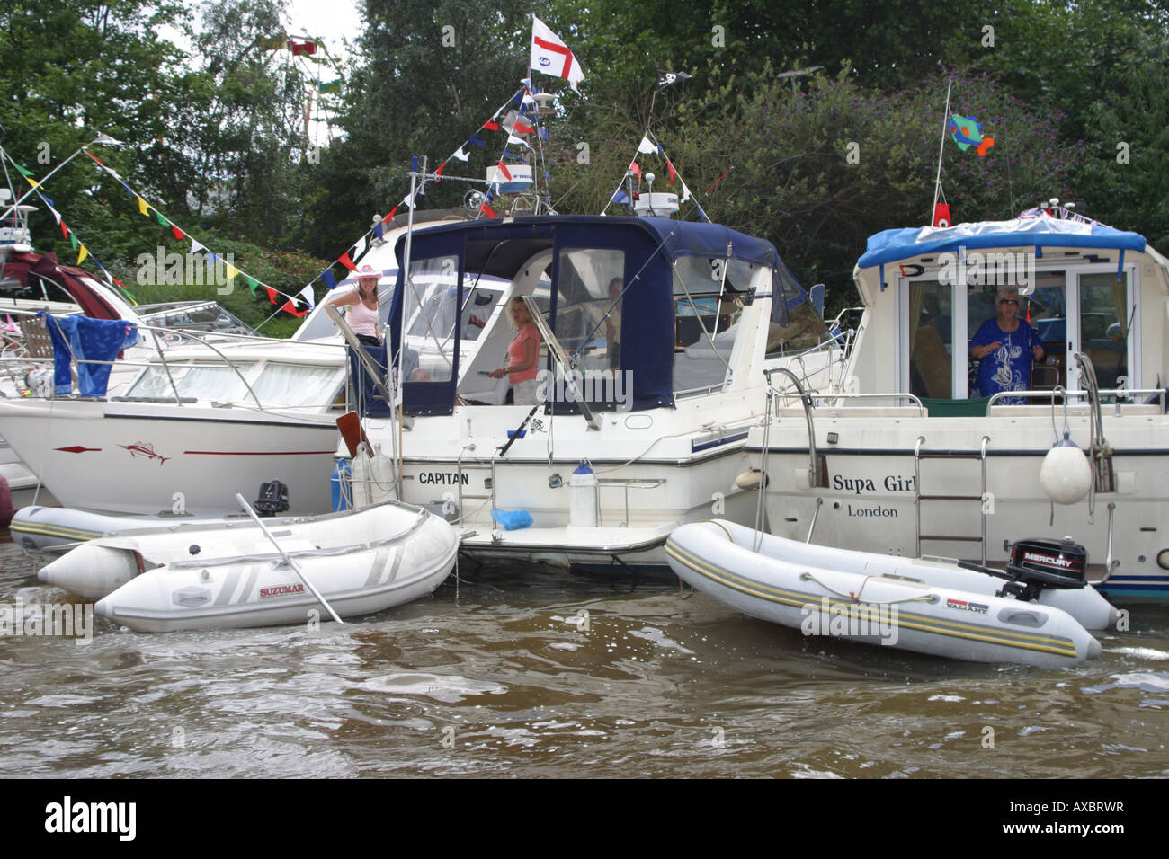 leisure pleasure boat boating floating afloat moor maidstone kent ...