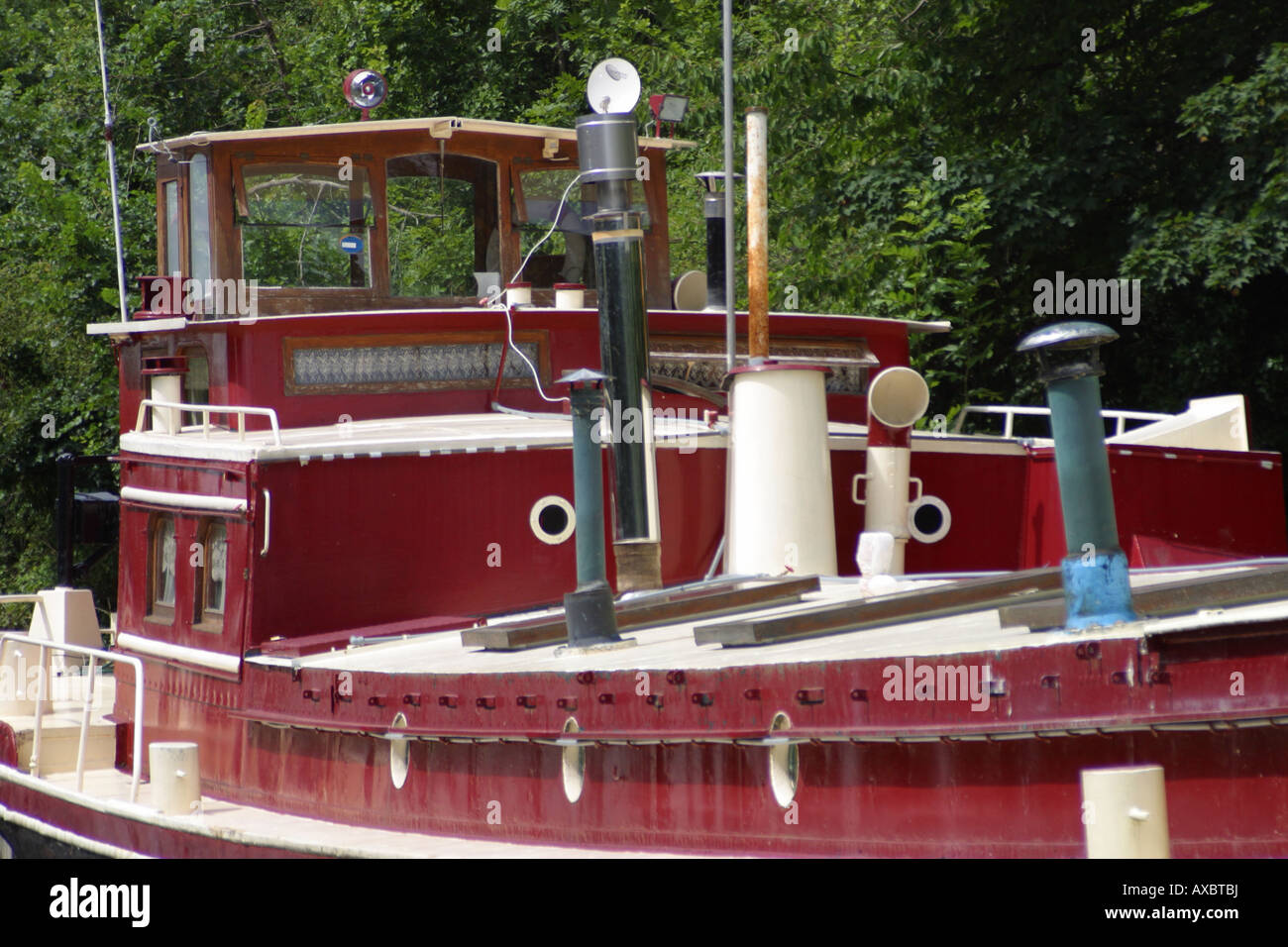 red dutch edwardian barge helm bridge houseboat allington lock river ...