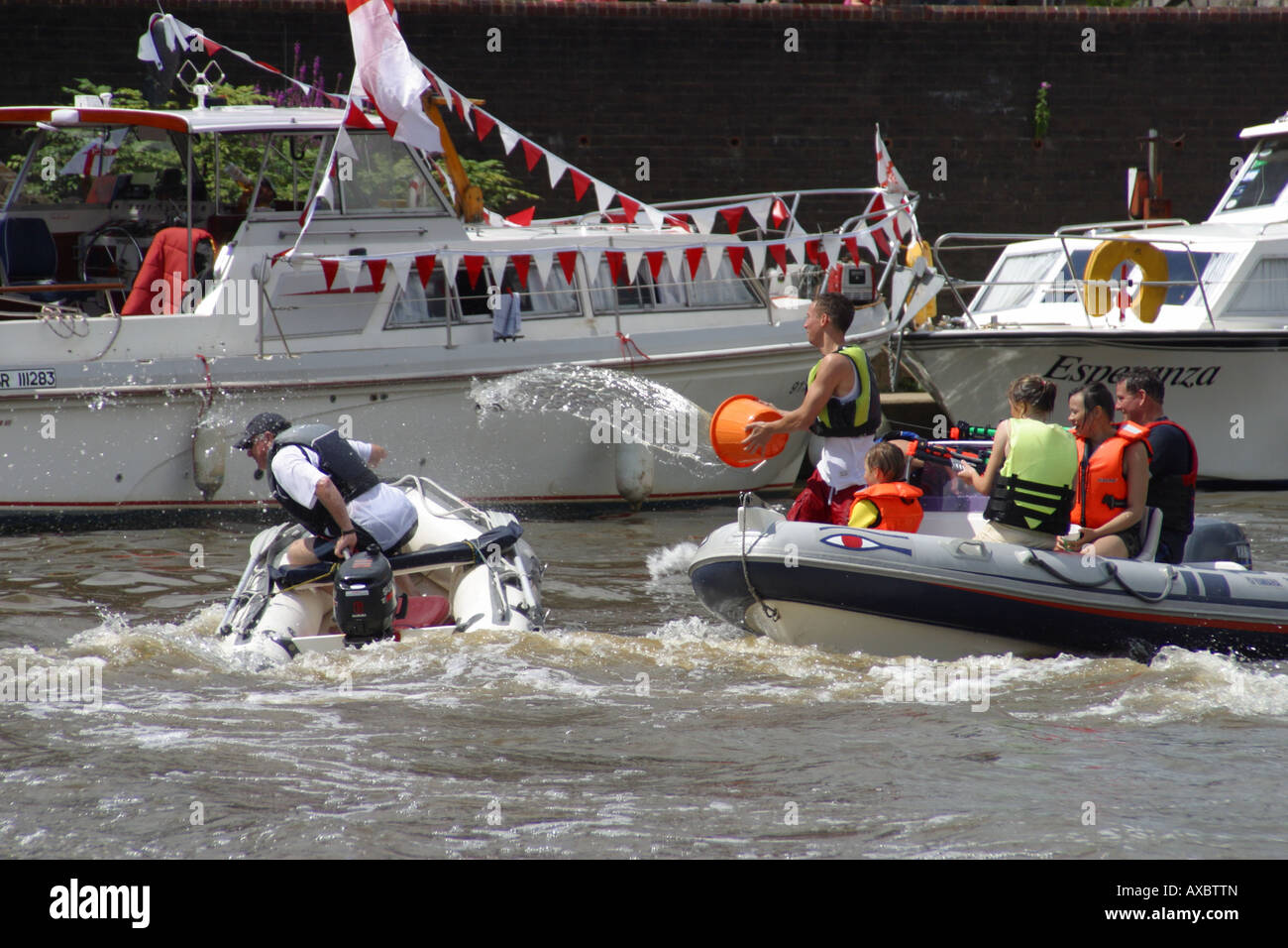 Bun fight hi-res stock photography and images - Alamy