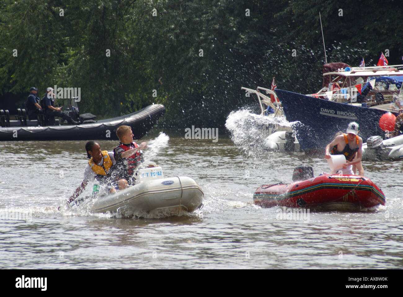 boat dinghy water bun fight bucket air wet splash river medway ...