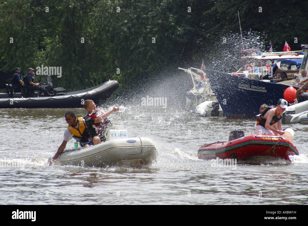 boat dinghy water bun fight bucket air wet splash river medway ...