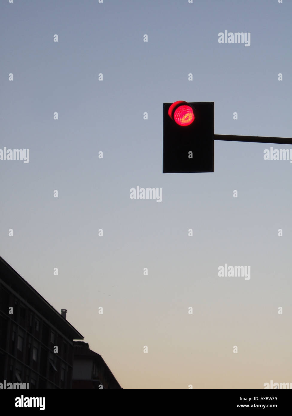 red traffic light at night Stock Photo - Alamy